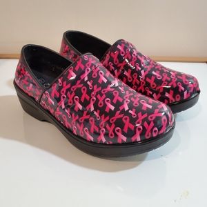 comfort trendz | Shoes | Comfort Trendz Pink Black Breast Cancer Slip ...